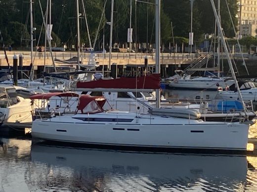 Miete Segelboot Jeanneau Velero Crucero 14 Mts Comfort Moderno (2011 ...